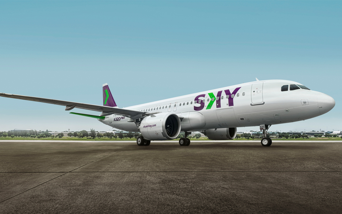 Trabajadores de SKY protestan por despidos y bajan ritmo de embarque y ...