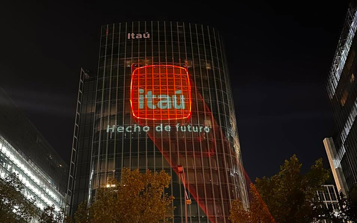 Itaú concreta cambio de logo e imagen corporativa en Chile - Chócale