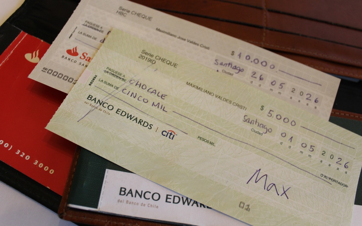 El lento adiós del cheque: Su uso cayó casi 90% en una década - Chócale